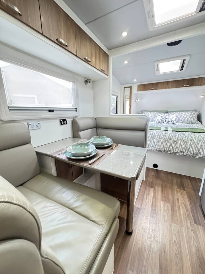 Private & Self Contained, Caravan - Bayswater