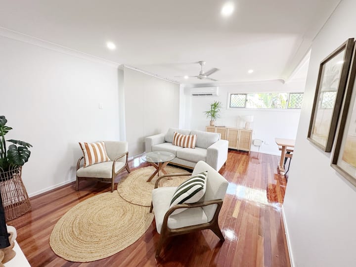 *Good Vibes Villa* 6 Bed|2 Bath|pool|wifi|duplex - Townsville