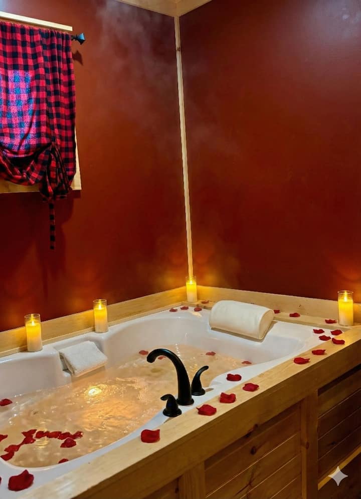 Romantic King Jacuzzi Hideaway — Lake George - Lake George, NY