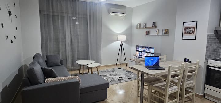 Lighthouse @ The Bazaar,spacious Central Apartment - Tirana
