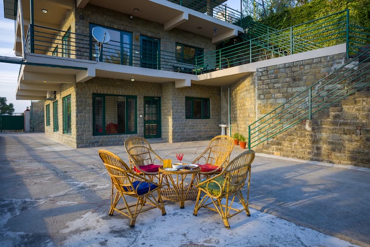 Serene 3-bhk Himalayan Retreat W/ Scenic Sit-out - Kalka