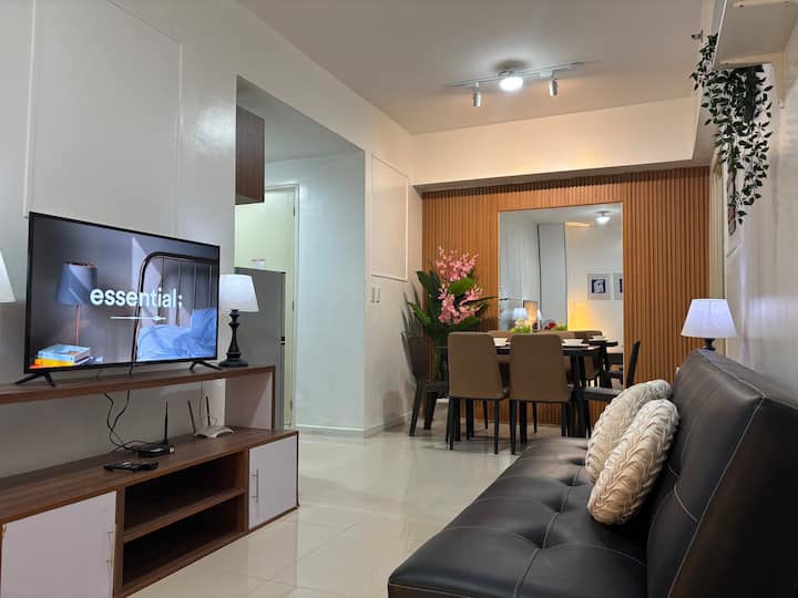 Saphira 2br Makati | Elegant + Balcony Views - Manila