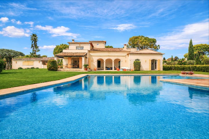 Magnifique Villa Provençal Avec Piscine Et Vue Mer - Antibes