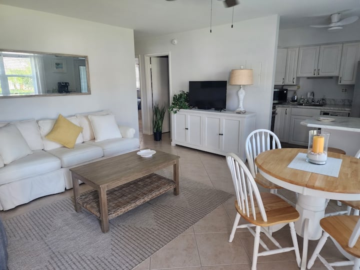 Tranquil Condo In Marco Island - Marco Island, FL