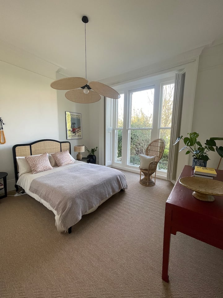 Tunbridge Wells Town Centre Apartment With Parking - Tonbridge