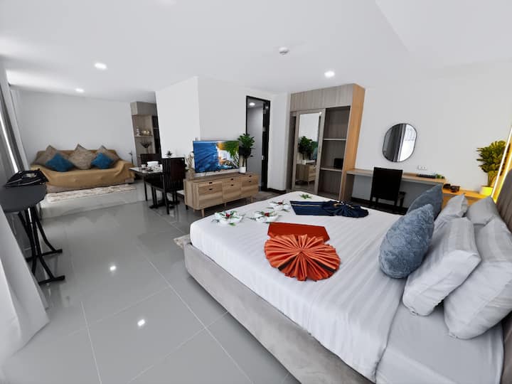 Studio With Private Terrace At Dee Residence - タイ パトンビーチ