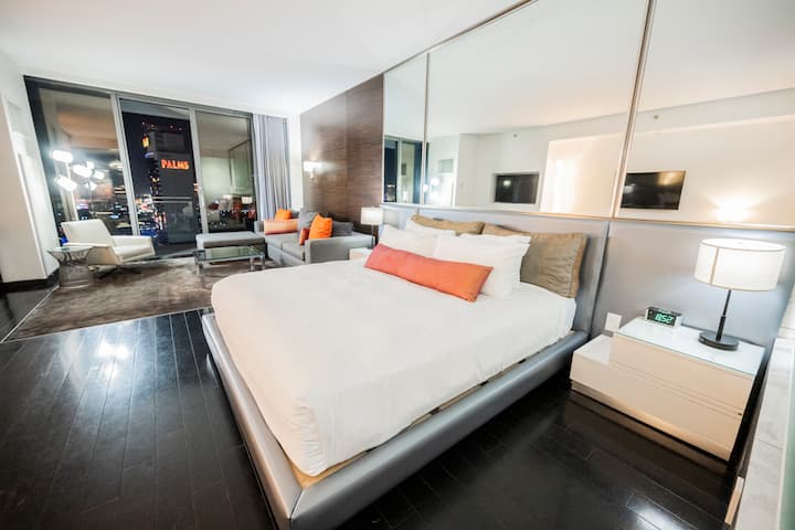 Z20i Palms Place Studio | Open Balcony - Las Vegas, NV