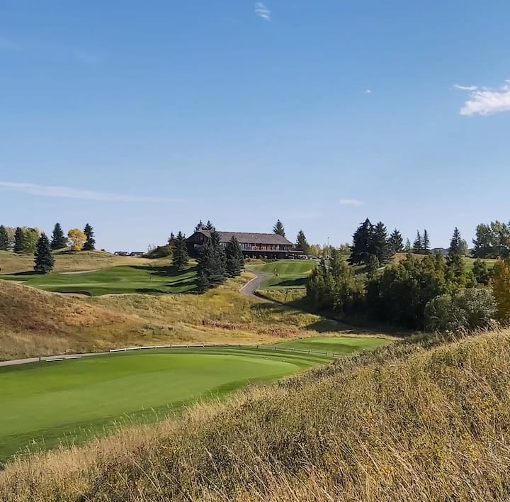 Bright & Cozy 1-bd Suite – Perfect For A Getaway - Okotoks