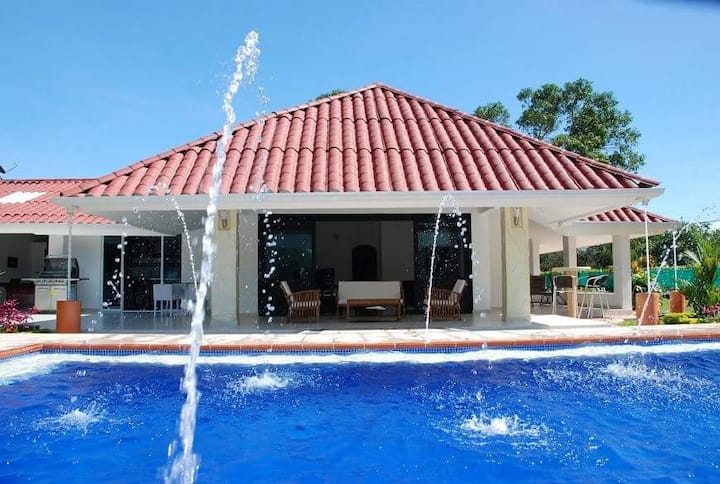 Amplia Casa Campestre Piscina - Villavicencio