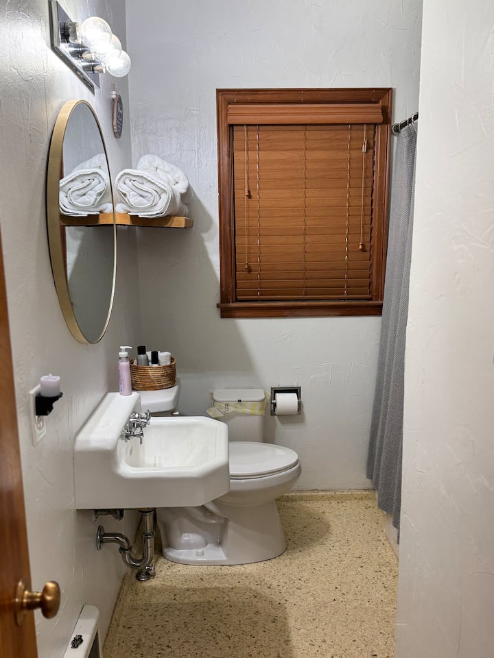 The Cozy Backhouse - Hereford, TX