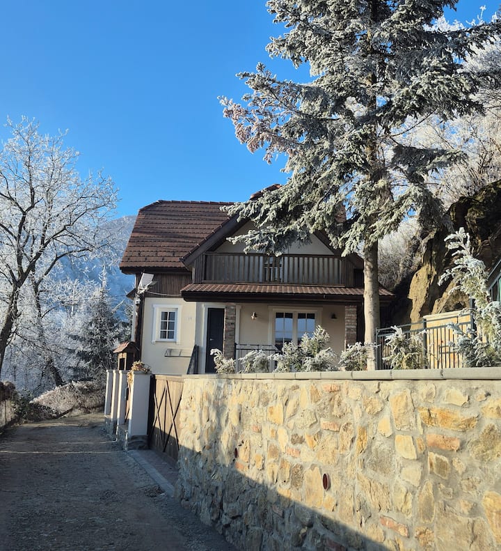 Casa De Pe Stâncă - Cristian