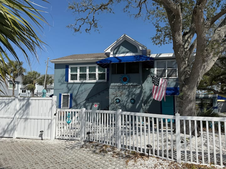 Elegant Beach Retreat • Walk To Sand - Indian Rocks Beach, FL