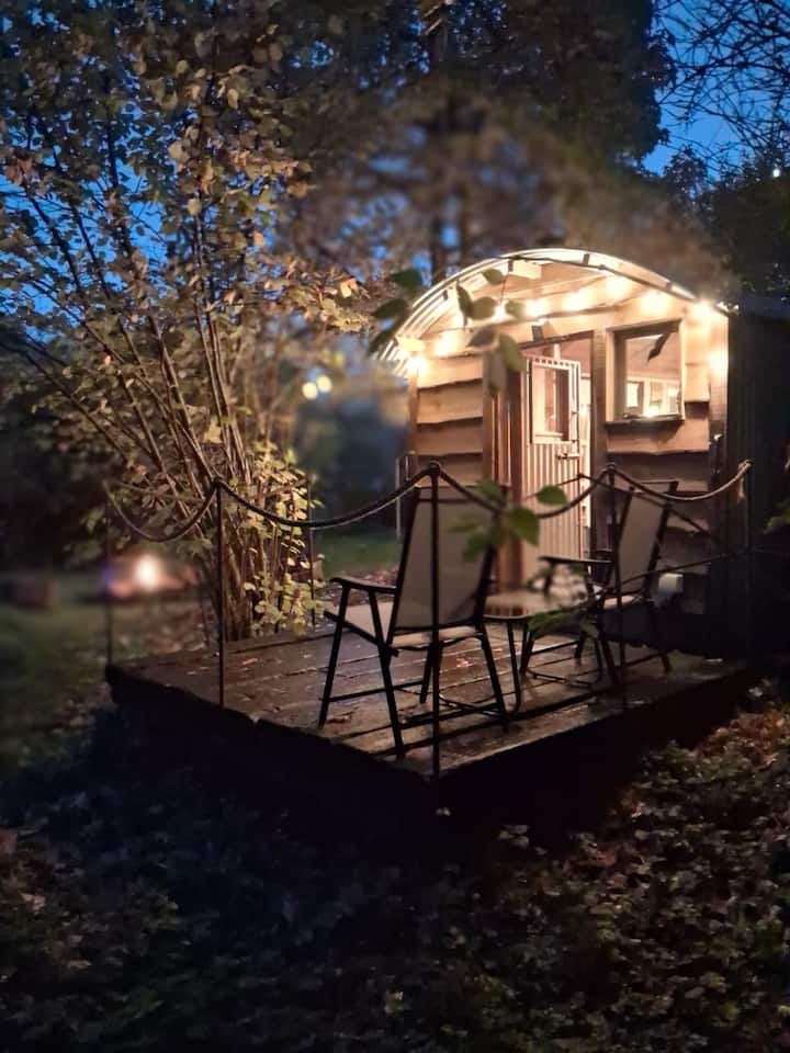 Unique And Cozy Shepherd's Hut - Cotswolds