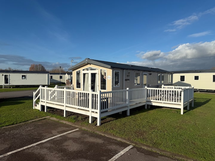 Cosy Caravan Near The Lake On Haven Site - Brean