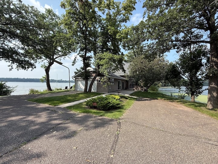 Lake Home On The Peninsula! - Clearwater, MN