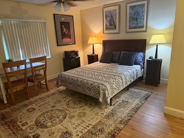 Spacious Master Bedroom Suite - Sanford, FL