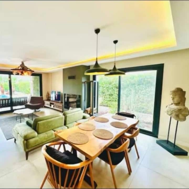 ÖZel Havuzlu Yerden Isıtmalı Taş Lüks Villa - Seferihisar