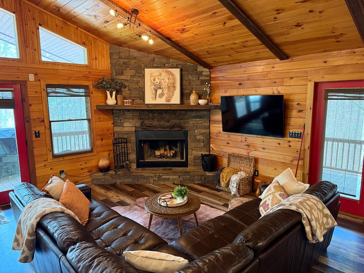 1 Mile From Downtown ~Sleeps 10 ~Hot Tub Fire Pit~ - Blue Ridge, GA