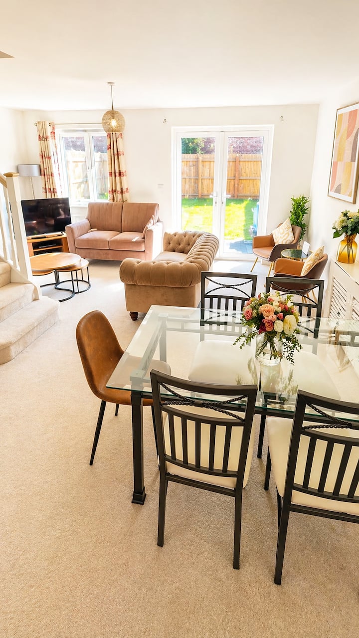 Halton Haven Sleeps 6 With Free Parking - Warrington