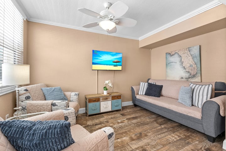 Cozy Family Condo | Heated Pool + Steps To Beach! - Clearwater, FL