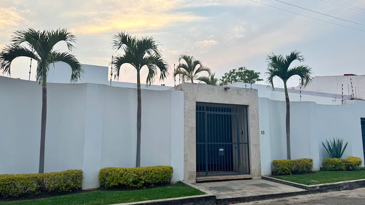 Casa Blanca Cuernavaca Ubicada En La Mejor Zona - Cuernavaca