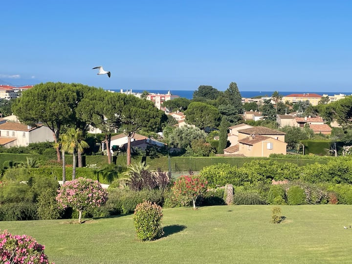 Grand Studio Vue Mer Et Montagnes, Piscine, Tennis - Juan-les-Pins
