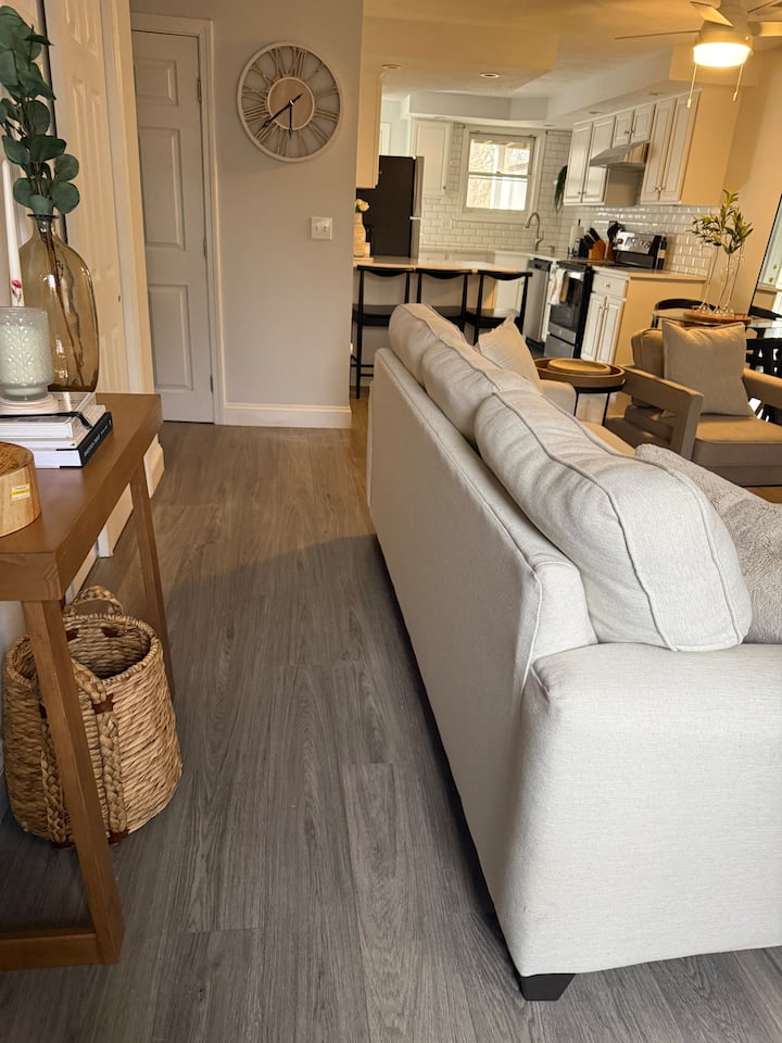 Beautiful 2 Bed 1.5 Bath! - Warwick, RI