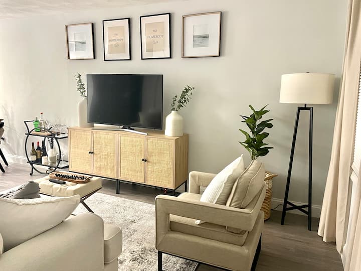 Beautiful 2 Bed 1.5 Bath! - Warwick