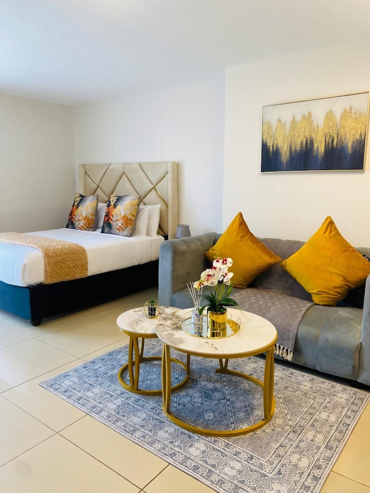 Safe Walk To Gateway Mall & 2.5 Km To The Beach - Umhlanga