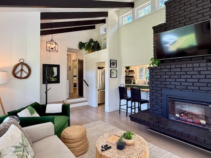 Modern & Calm~6 Min. To Mendocino~hottub~evcharger - Mendocino, CA