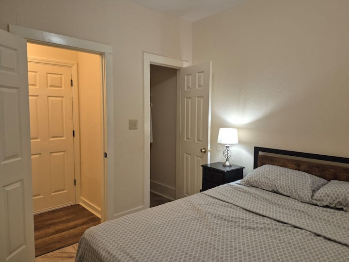 Spacious Home Near Downtown/expo Hall & Alamodome - San Antonio, TX