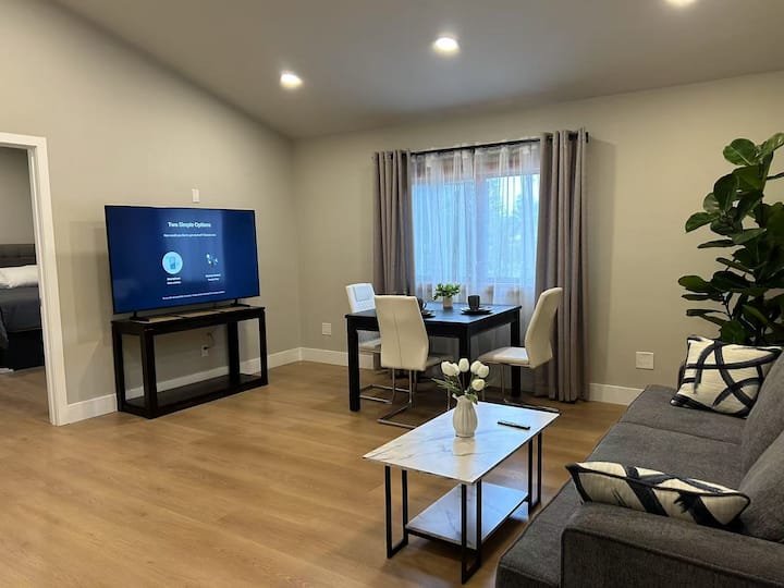 Comfort/quiet/modern Design/apt - Covina, CA