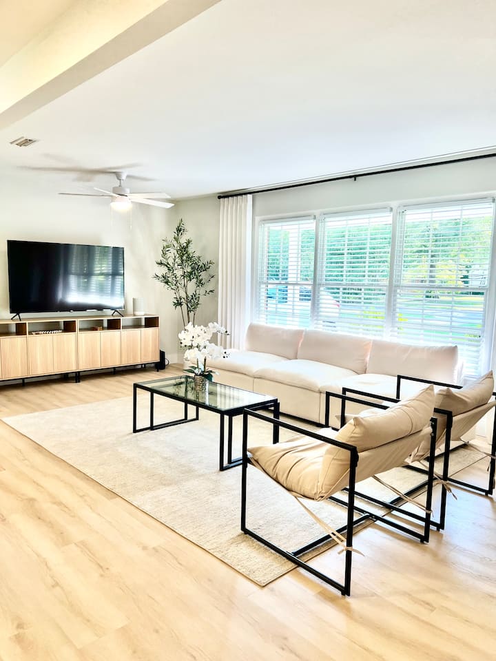 Designer Home Near Everythlng! - Dothan, AL