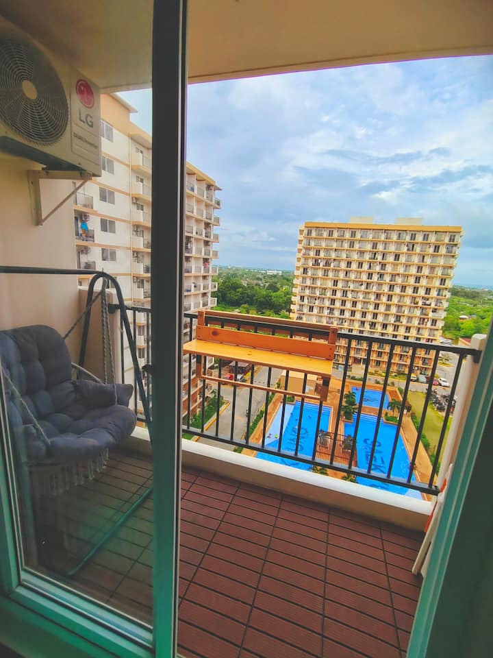 Affordable & Cozy Pool + Seaview Condo Staycation - Lapu-Lapu City