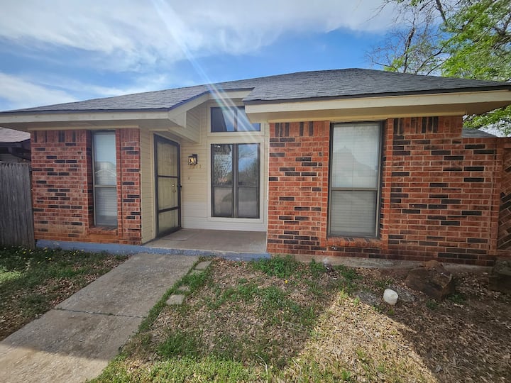 The Tranquil Townhouse - Abilene, TX