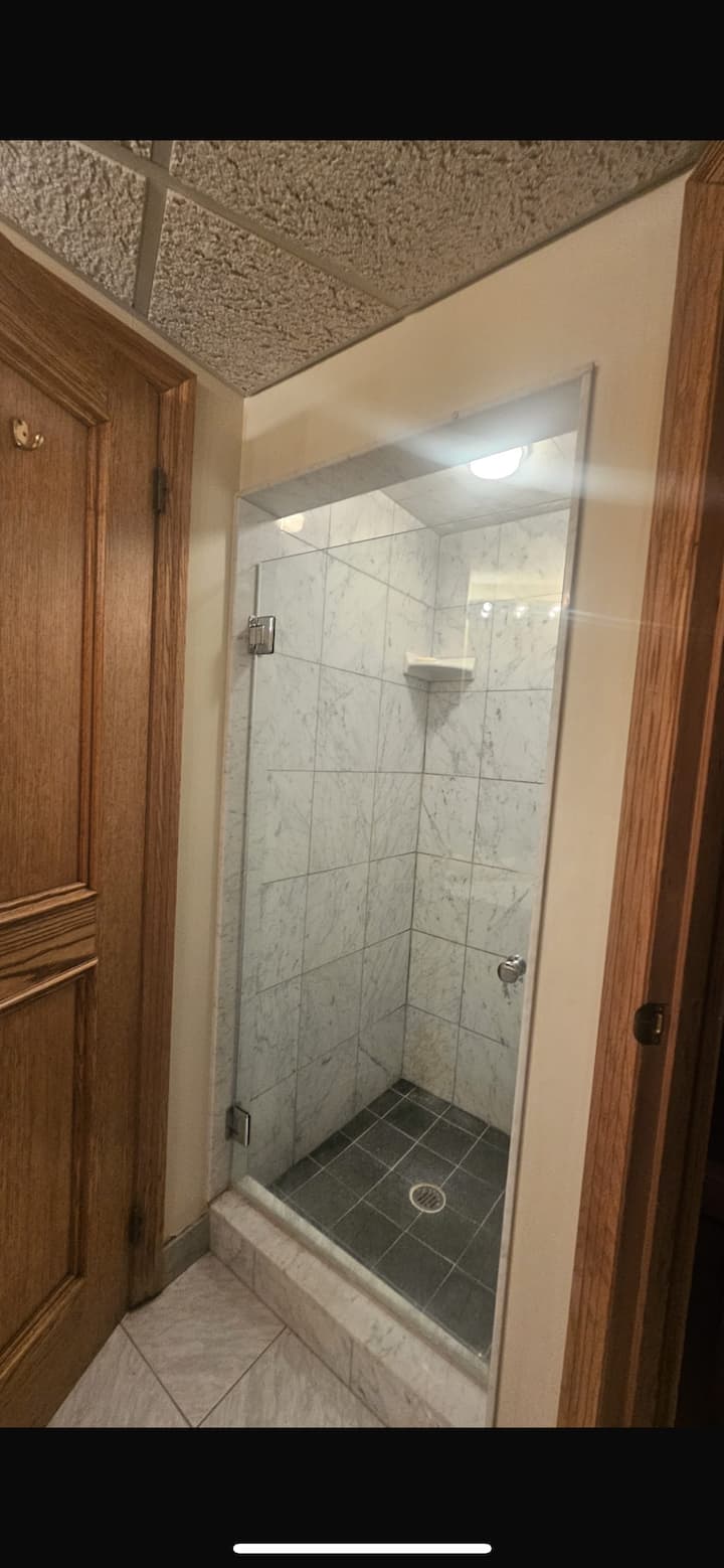 2 Bedroom Basement Apartment, Separate Entrance. - Vaughan