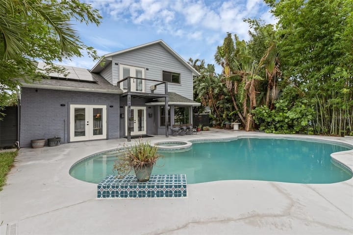 Waterfront Retreat | Pool - Dock & Lift - Disney - St. Cloud, FL