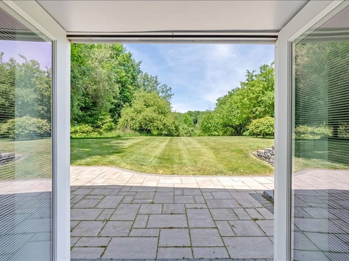 Serene Home On Grand River - Lansing, MI
