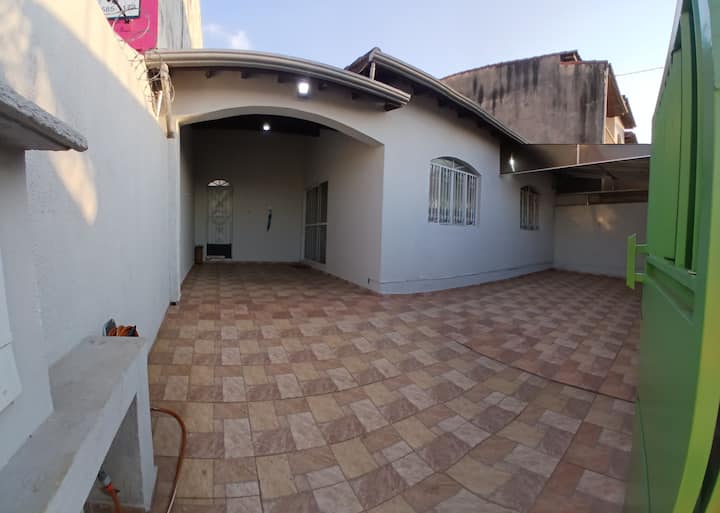 Casa Próx.basílica Garagem3carros
 Supermercado - Aparecida