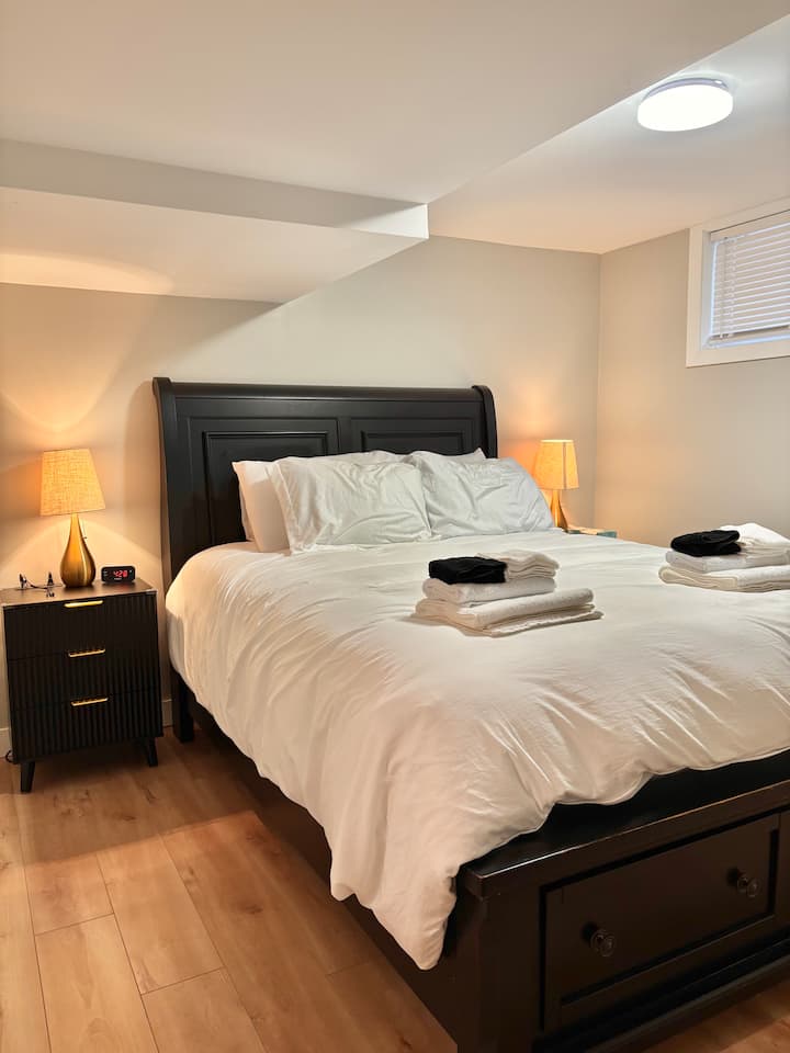 Private Apartment W/parking, Kitchen & Workspace - 런던