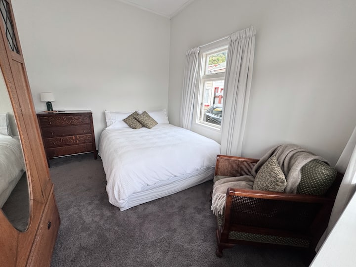 Spare Room In Miner’s Cottage - Reefton