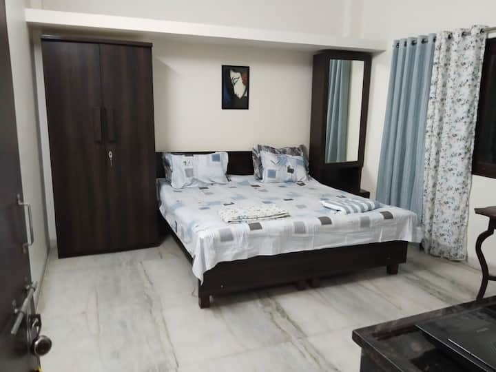 Cityscape Couple Homestudio - Vijay Nagar