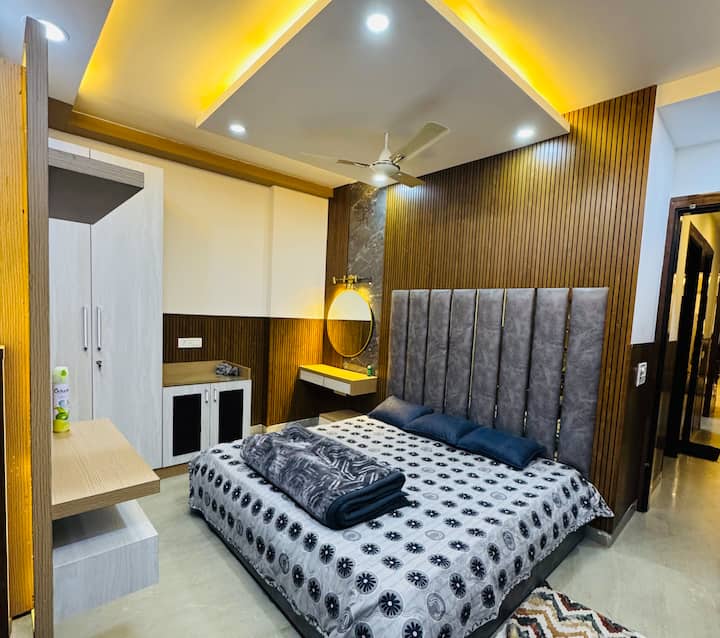 Lavish 2 Bed Condo In Lajpat Nagar Central Market - New Delhi