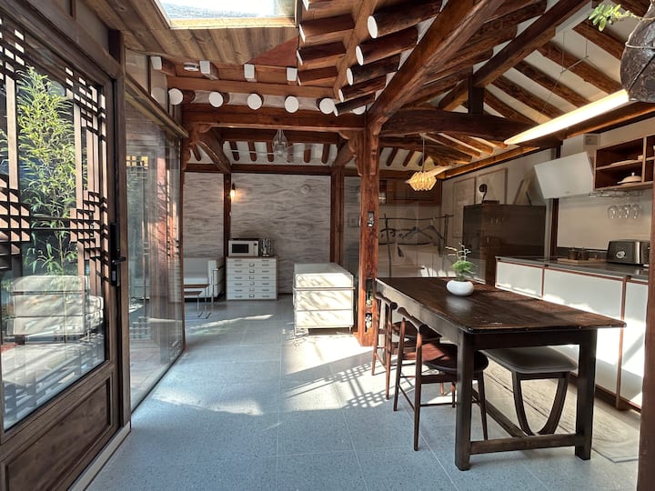 Boutique Hanok Near Metro/authentic & Elegant - Corea del Sur