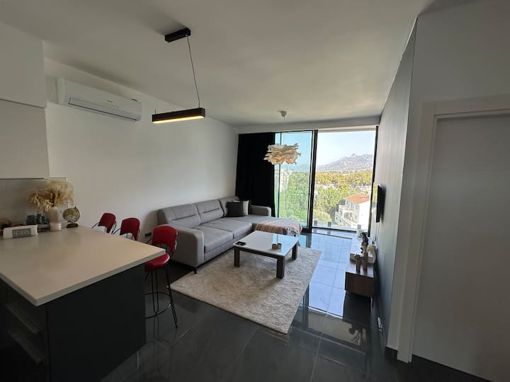 Stunning View Apt In City Center - Girne