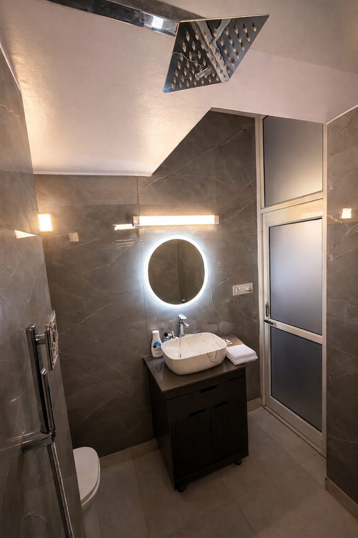Luxury 2bhk Independent Flat In Vikaspuri - Delhi, India
