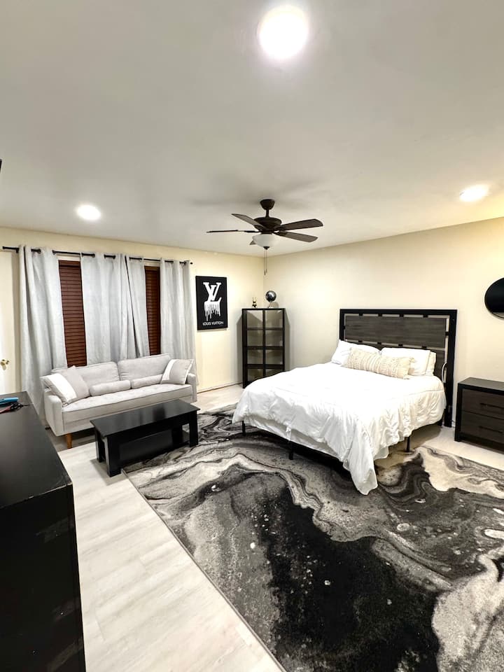 Luxury Master Suite 15min From Downtown - DeSoto, TX