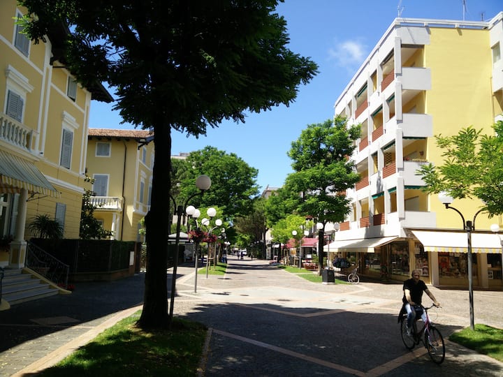 Grado Zona Pedonale Adiacente Alla Spiaggia - Grado