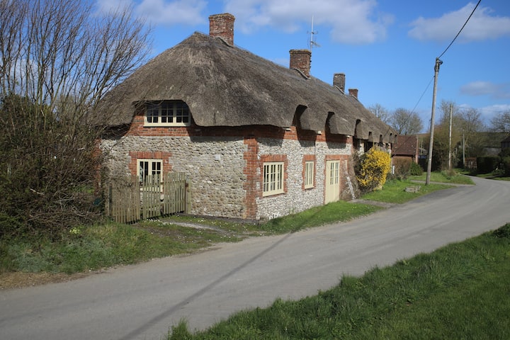 Thatched Cottage- Pet-free - West Lulworth