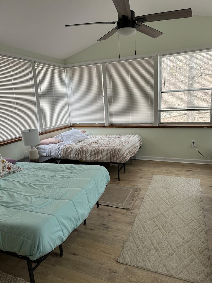 Double Bed With Private Bathroom - Waymart, PA